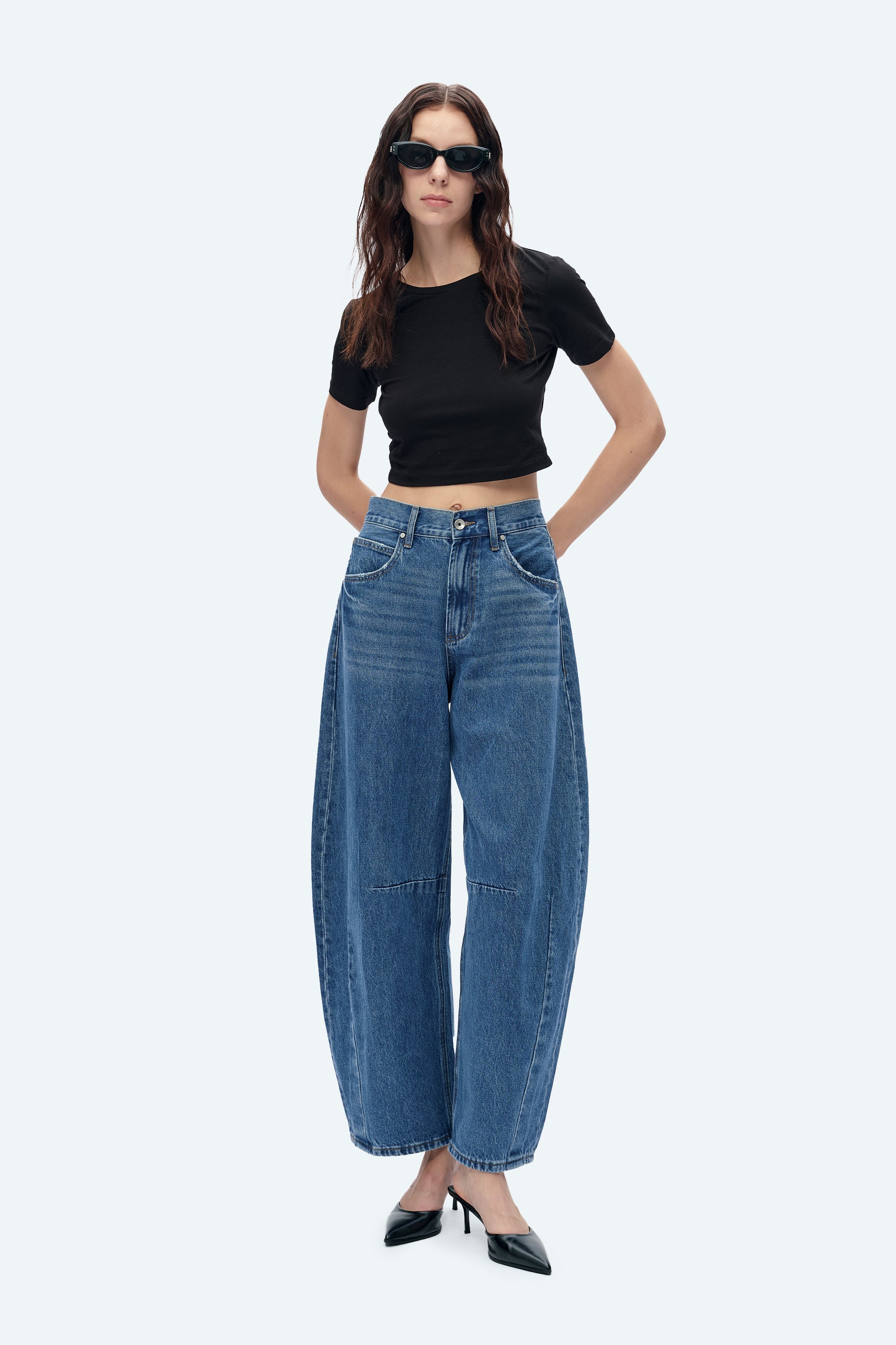 Jet-Set Denim: How to Style Jeans for Every Travel Adventure 🌍 ️ ...